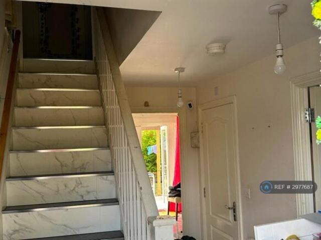 4 bedroom end of terrace house for rent in Heren Lane, Milton Keynes, MK8