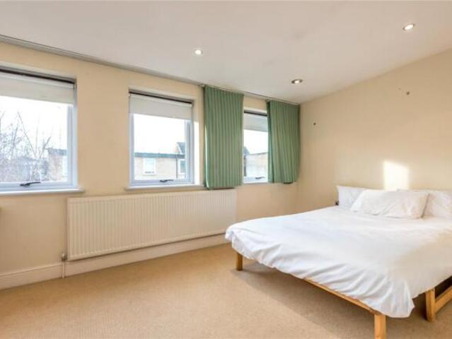 4 bedroom end of terrace house for rent in Islington Park Street, Highbury, Islington, London, N1