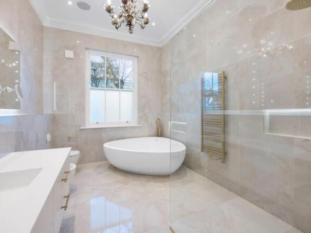 4 bedroom end of terrace house for rent in Oakley Street, Chelsea, SW3