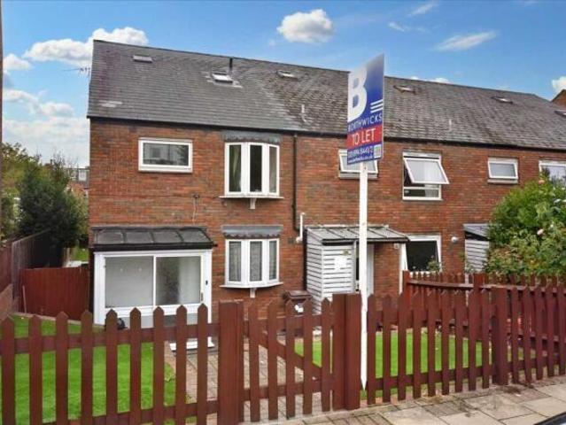 4 bedroom end of terrace house for rent in Oxford Road South, Chiswick, W4