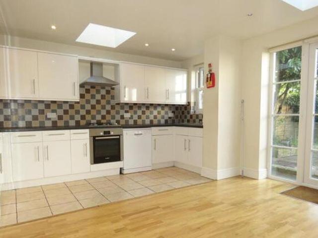 4 Bedroom End Of Terrace House For Rent In London