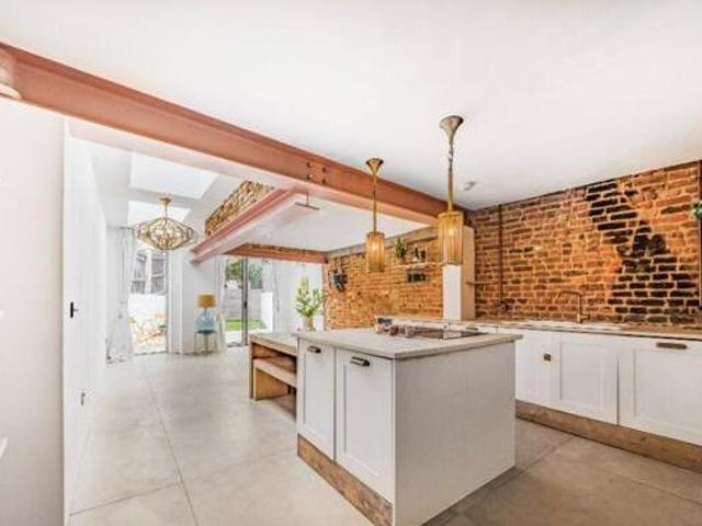 4 Bedroom End Of Terrace House For Rent In London