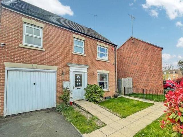 4 Bedroom End Of Terrace House For Rent In Langley