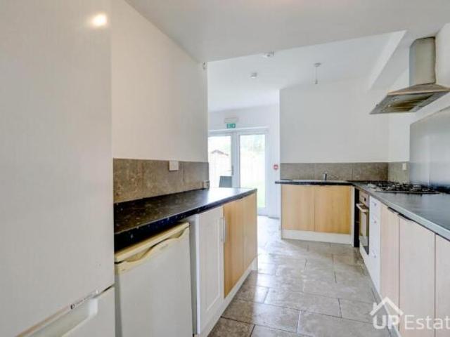 4 bedroom end of terrace house for rent in Lindley Road, Coventry, CV3