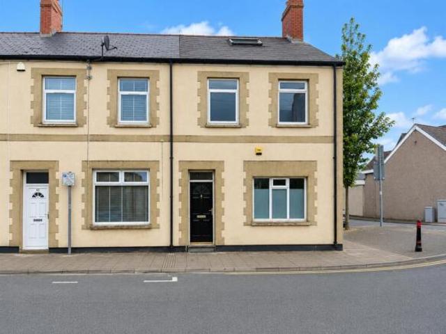 4 bedroom end of terrace house for rent in Metal Street, Adamsdown, CF24