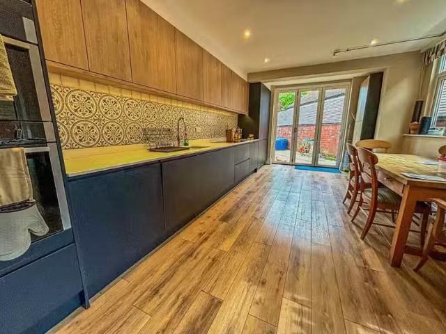 4 bedroom end of terrace house for rent in Nevil Road, Bishops.
