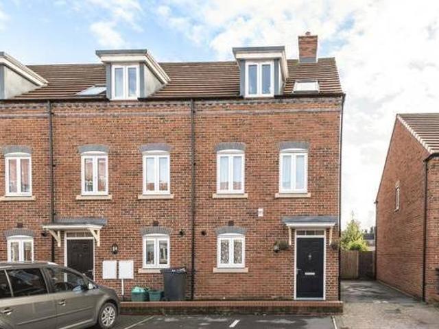 4 bedroom end of terrace house for rent in Newbury Berkshire RG14