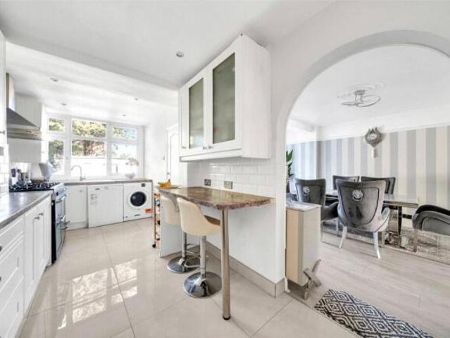 4 bedroom end of terrace house for rent in South Gipsy Road, Welling, Kent, DA16