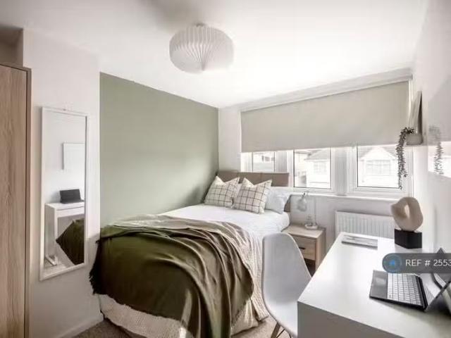 4 bedroom end of terrace house for rent in Sedgemoor Road, Bat.
