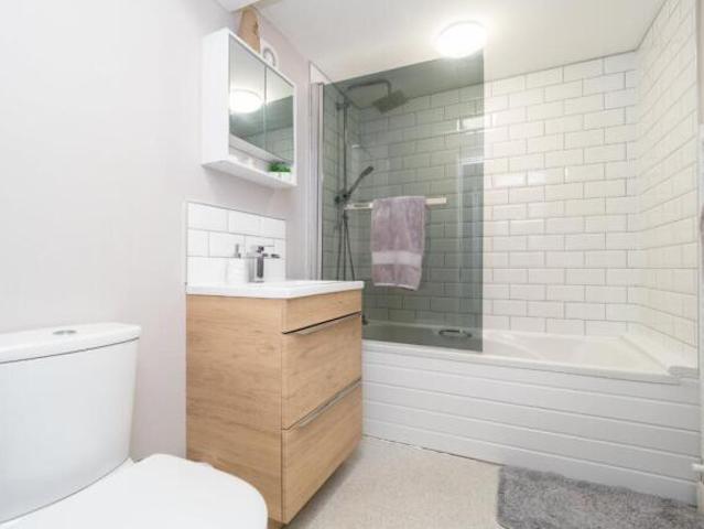 4 bedroom end of terrace house for rent in Shap Crescent, Carshalton, SM5