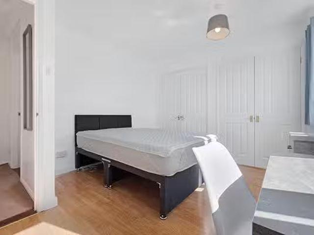 4 bedroom end of terrace house for rent in Stevens Walk, Colch.