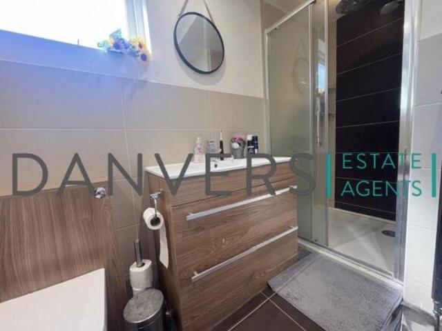 4 bedroom end of terrace house for rent in Stretton Road, Leicester, LE3