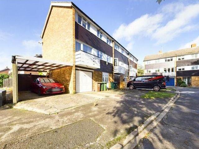 4 Bedroom End Of Terrace House For Rent In Sunbury on thames, Surrey