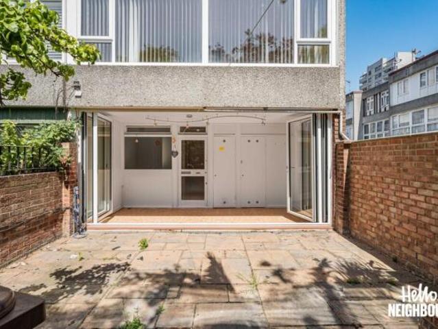 4 bedroom end of terrace house for rent in Portmeadow Walk, London, SE2
