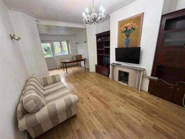 4 bedroom end of terrace house for rent in Wolves Lane, Wood Green, N22