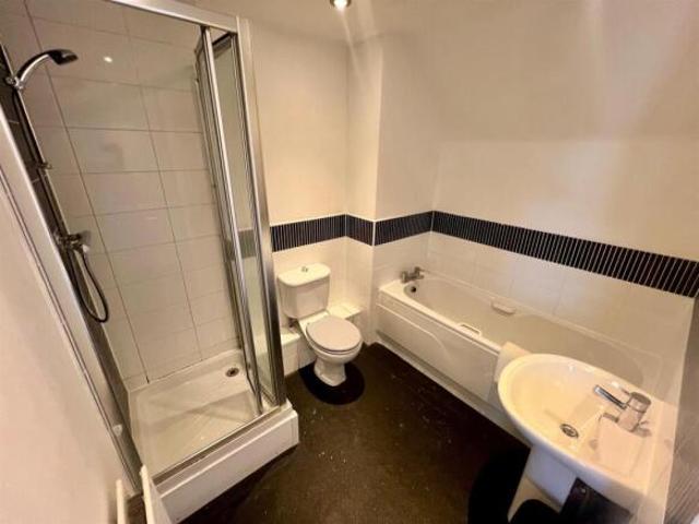4 bedroom end of terrace house for rent in Woodvale Kingsway, Quedgeley, GL2