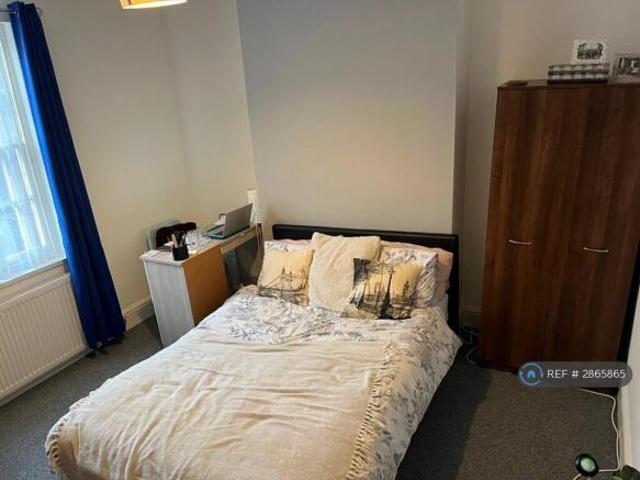 4 bedroom end of terrace house for rent in West Street, Leicester, LE1