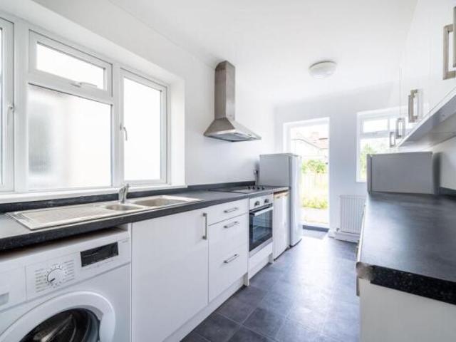 4 bedroom end of terrace house for rent in Weston Road, Guildford, GU2