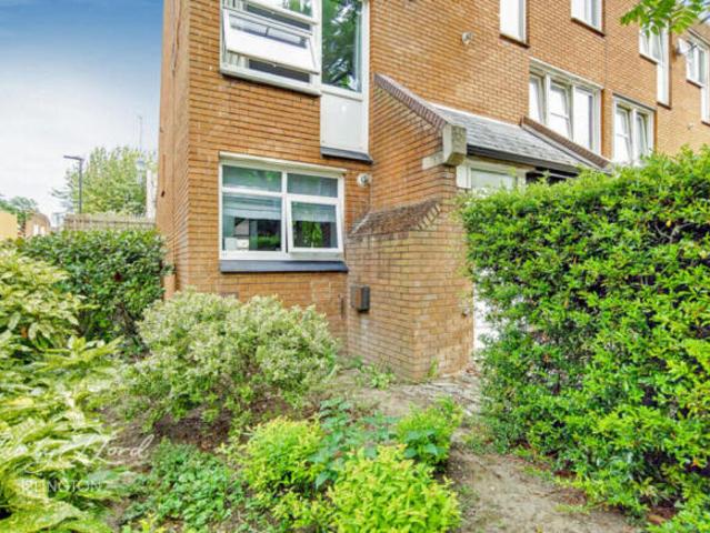 4 bedroom end of terrace house for rent in Westbourne Road, London, N7