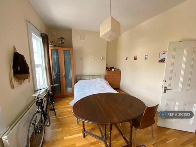 4 bedroom end of terrace house for rent in Talma Road, London, SW2