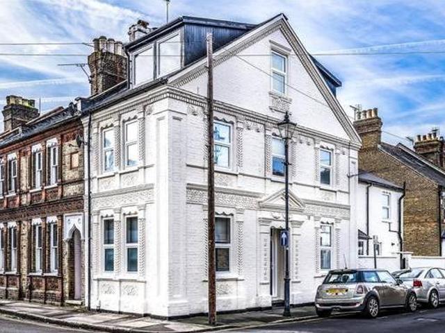 4 bedroom end of terrace house for rent in Temple Road Windsor Berkshire SL4