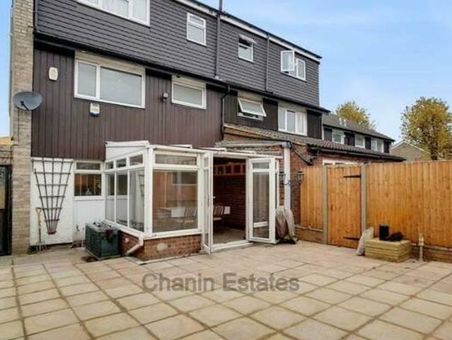 4 bedroom end of terrace house for rent in Vicarage Lane London E15