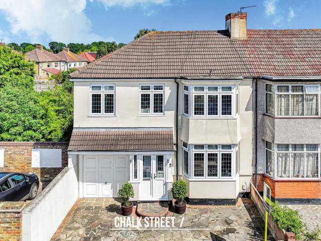 4 bedroom end of terrace house for sale