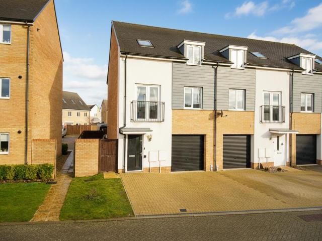 4 bedroom end of terrace house for sale
