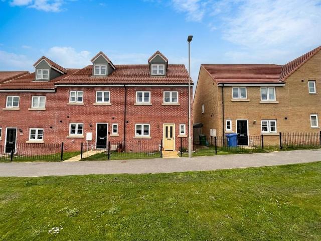 4 bedroom end of terrace house for sale
