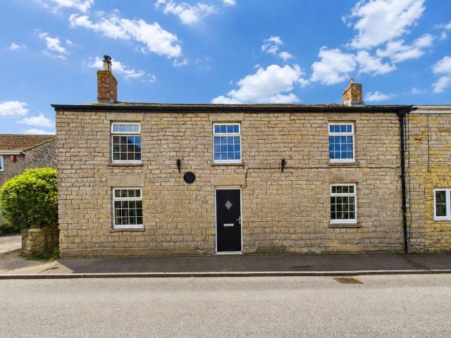 4 bedroom end of terrace house for sale