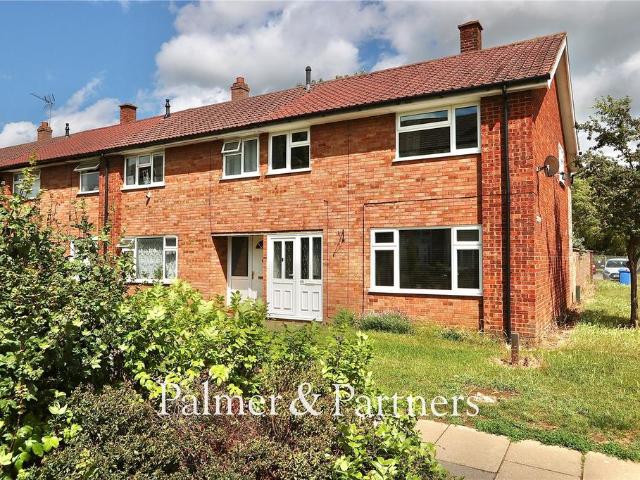4 bedroom end of terrace house for sale