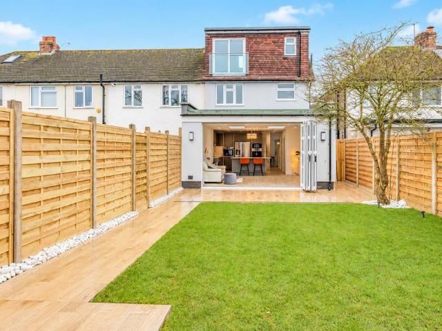 4 bedroom end of terrace house for sale