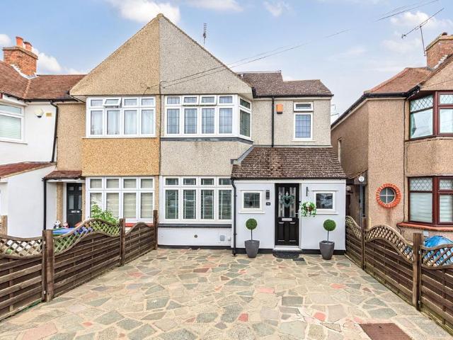 4 bedroom end of terrace house for sale