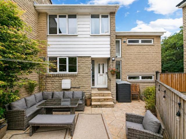 4 bedroom end of terrace house for sale