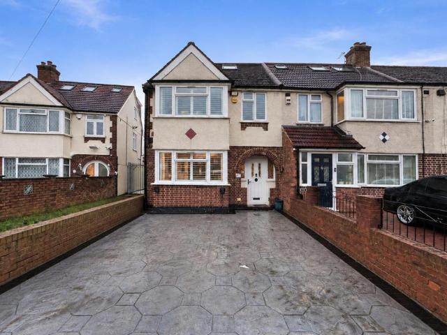4 bedroom end of terrace house for sale