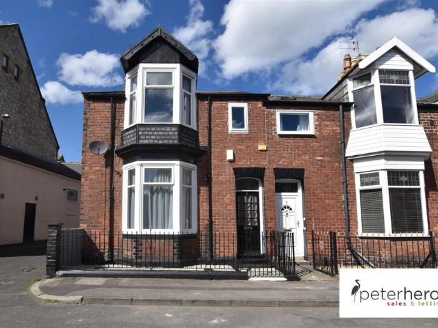 4 bedroom end of terrace house for sale