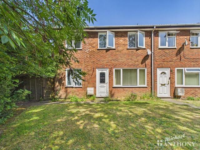 4 bedroom end of terrace house for sale