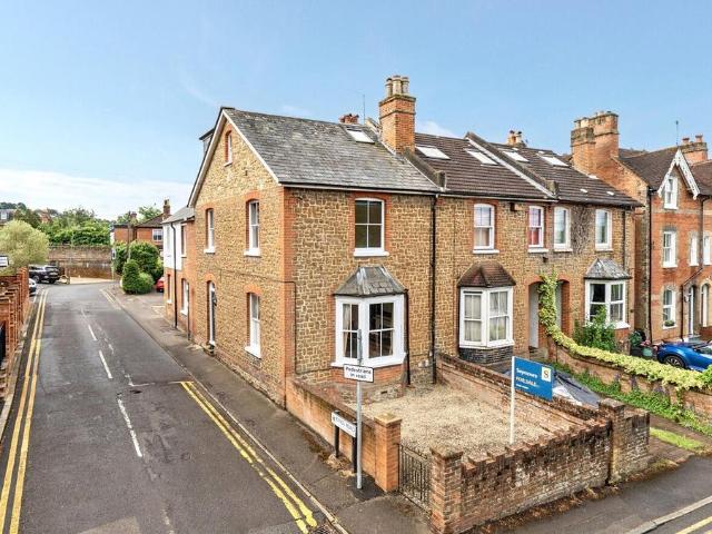 4 bedroom end of terrace house for sale