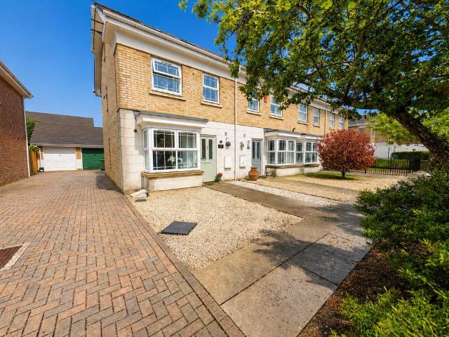 4 bedroom end of terrace house for sale
