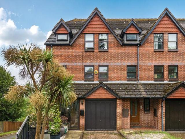 4 bedroom end of terrace house for sale