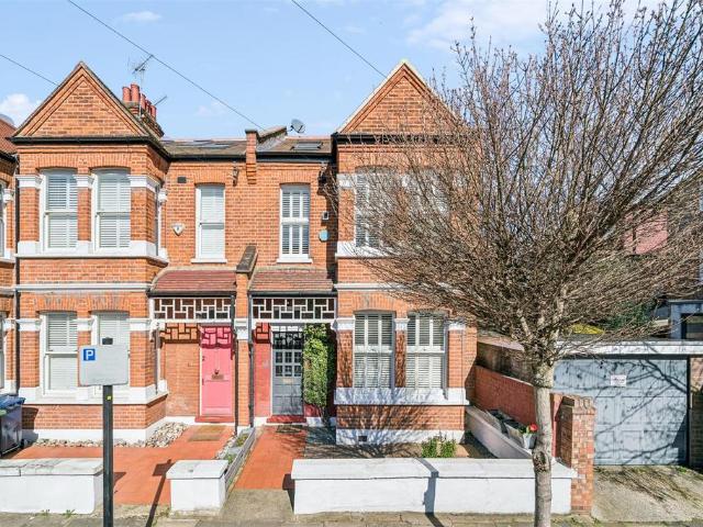 4 bedroom end of terrace house for sale