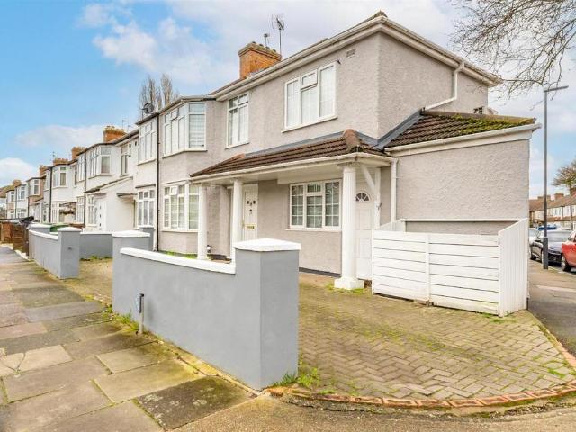 4 bedroom end of terrace house for sale
