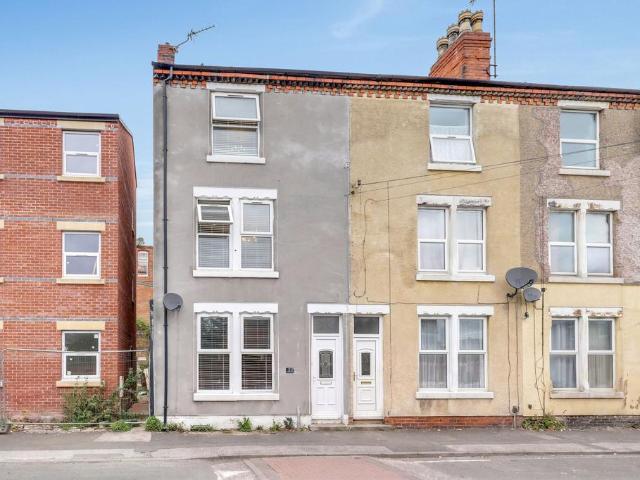 4 bedroom end of terrace house for sale