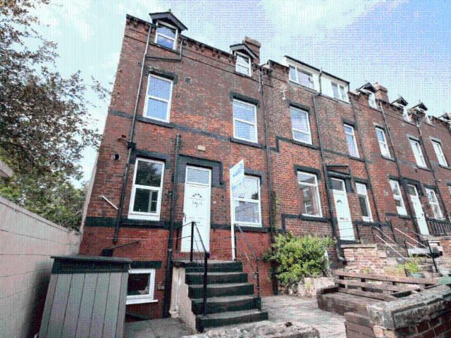 4 bedroom end of terrace house for sale