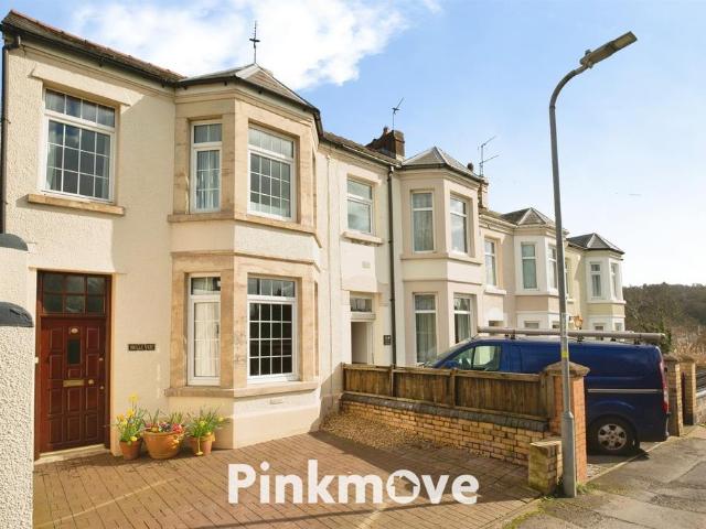 4 bedroom end of terrace house for sale