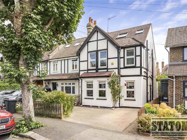 4 bedroom end of terrace house for sale