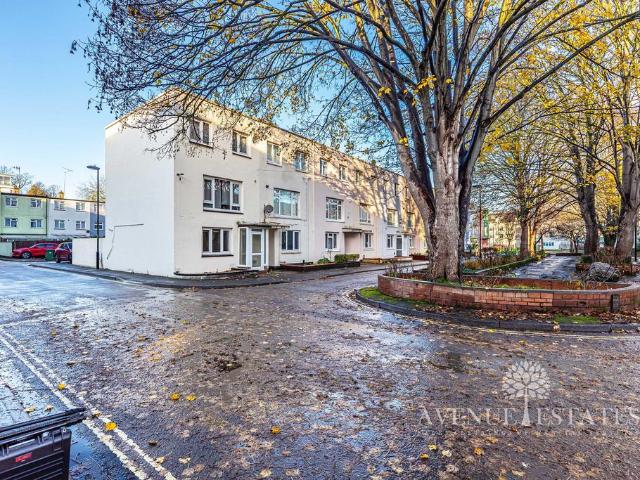 4 bedroom end of terrace house for sale