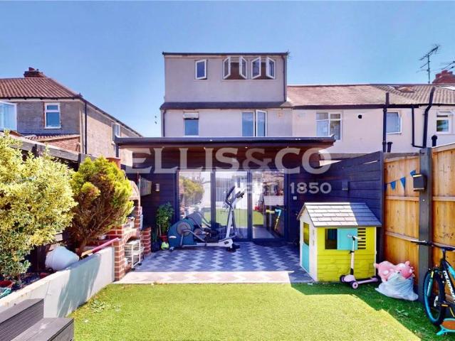 4 bedroom end of terrace house for sale