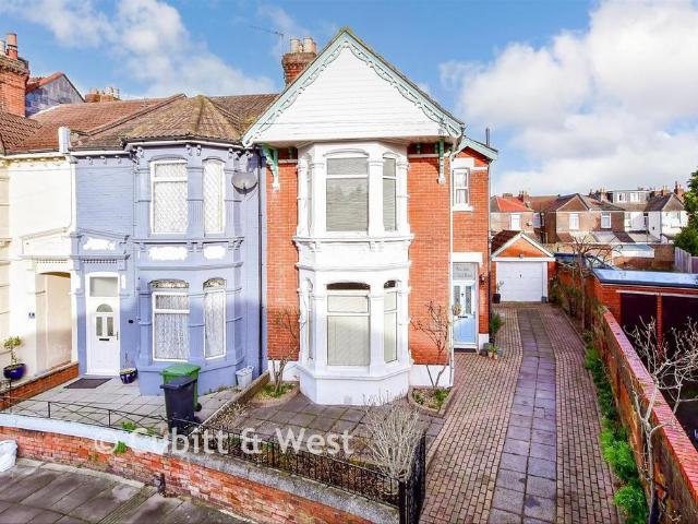4 bedroom end of terrace house for sale