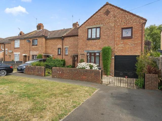 4 bedroom end of terrace house for sale